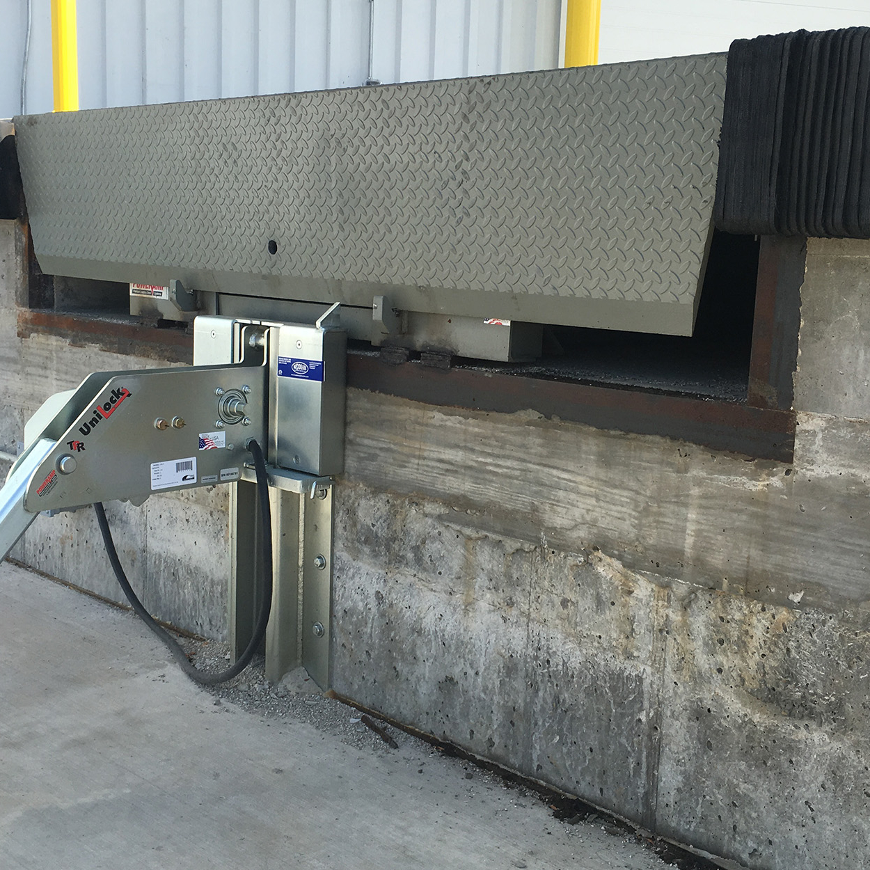 Understanding the Different Types of Dock Trailer Restraints